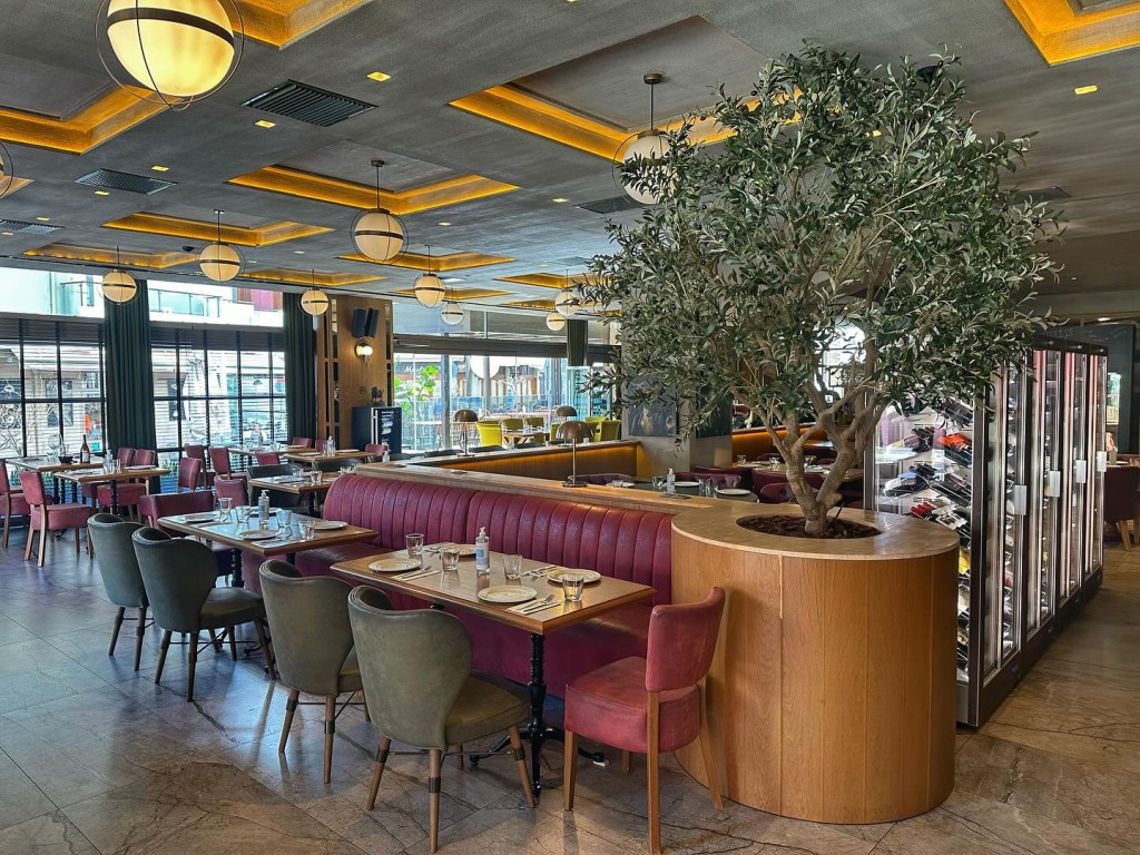 KOYZEINERI RESTAURANT | ΠΟΥΛΑΚΑΚΗΣ ΤΕΧΝΗΤΑ ΑΝΘΗ