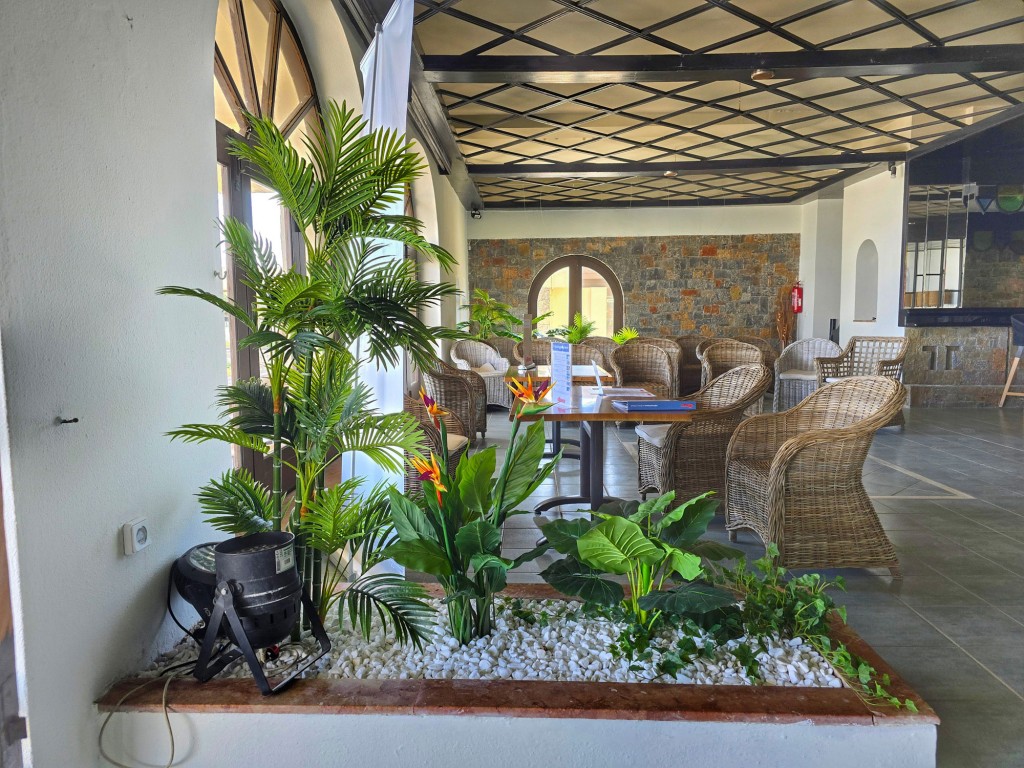 MALIA BEACH HOTEL | POULAKAKIS ARTIFICIAL FLOWERS