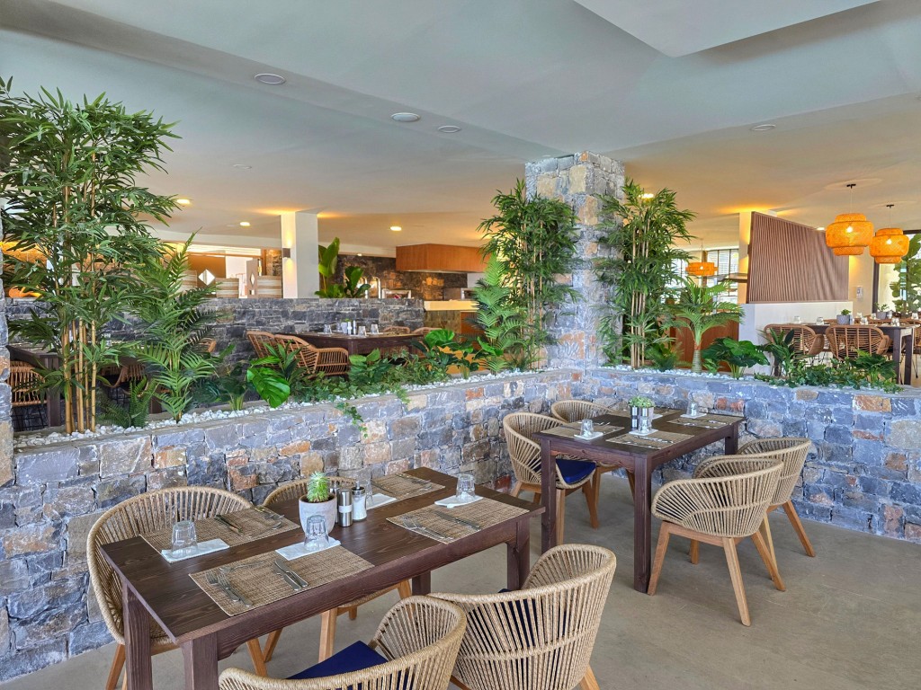 MALIA BEACH HOTEL | POULAKAKIS ARTIFICIAL FLOWERS - Home & Business ...