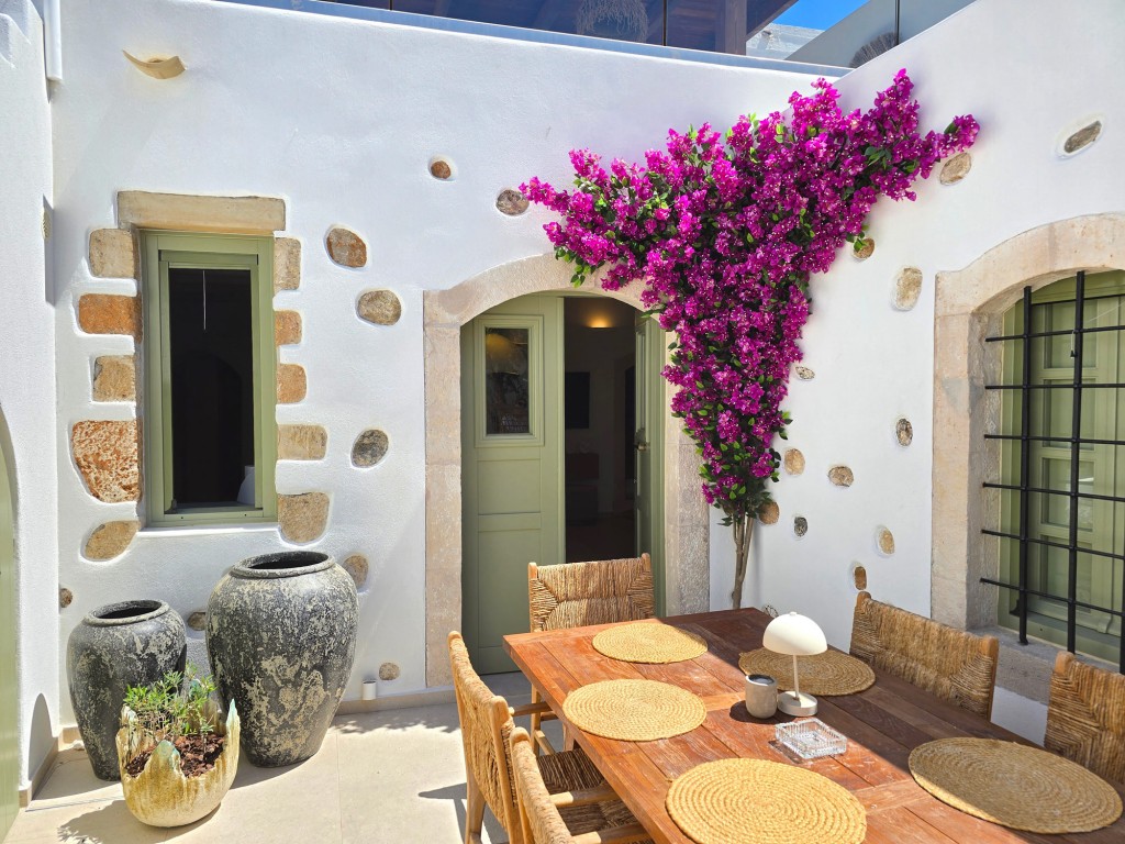 MINT VILLA | ΠΟΥΛΑΚΑΚΗΣ ΤΕΧΝΗΤΑ ΑΝΘΗ