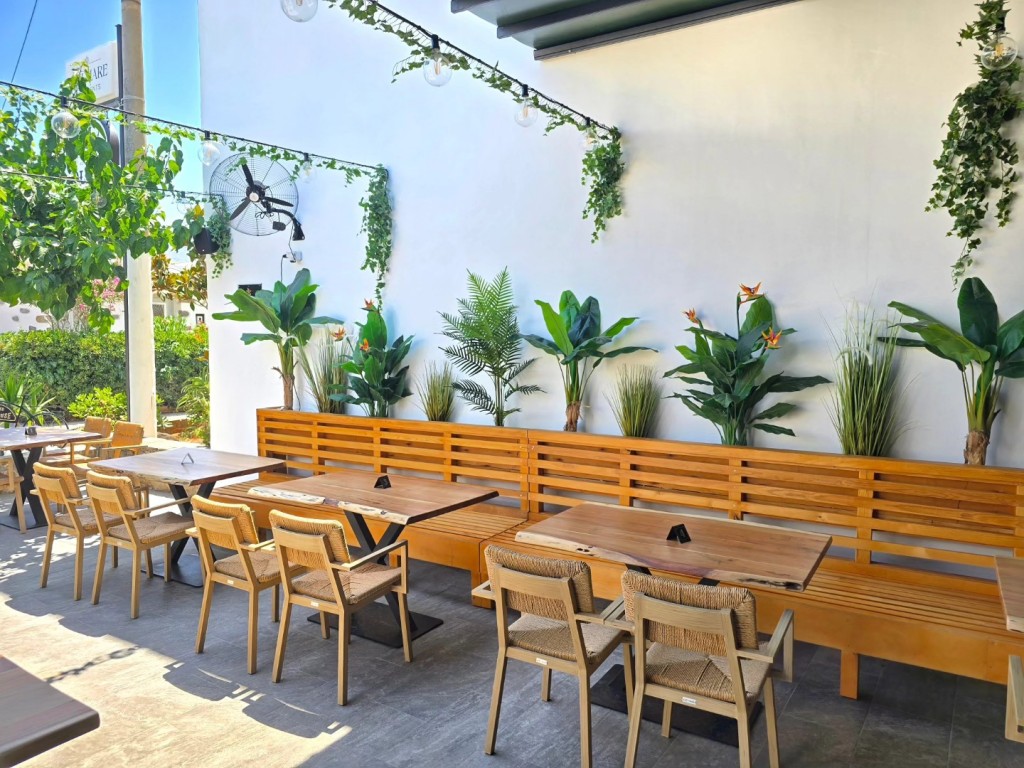 STEAKHOUSE OLIVER | ΠΟΥΛΑΚΑΚΗΣ ΤΕΧΝΗΤΑ ΑΝΘΗ